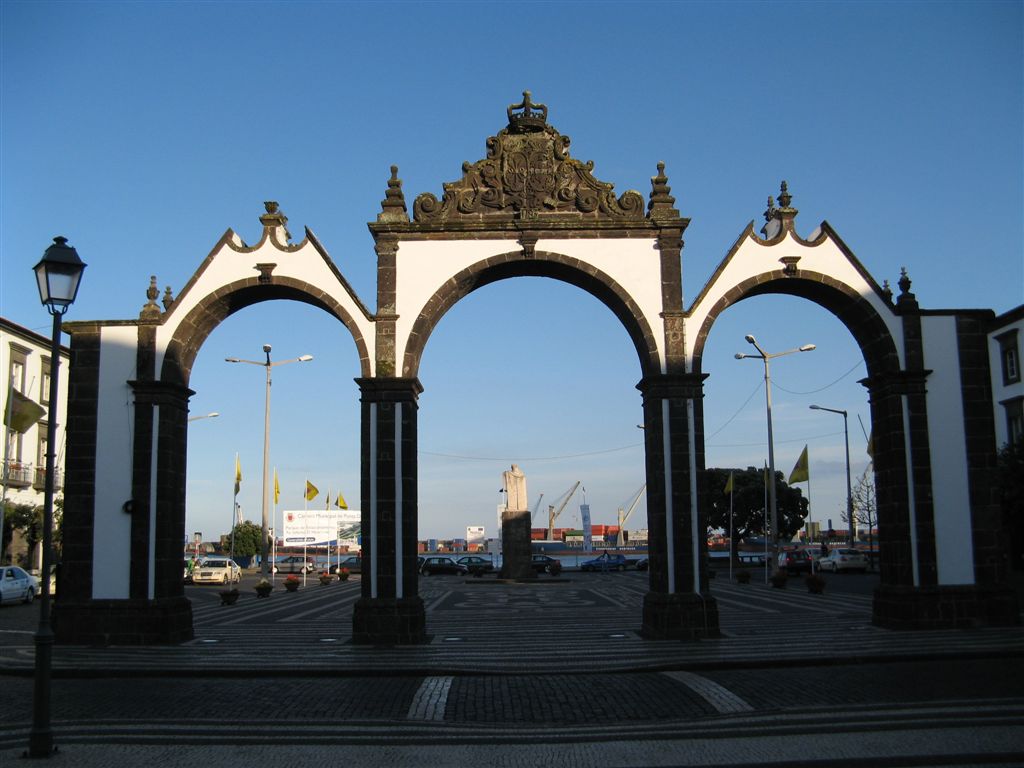 UNIÃO PROGRESSIVA DA FREGUESIA DO COLMEAL: COLMEAL a poucos dias dos Açores