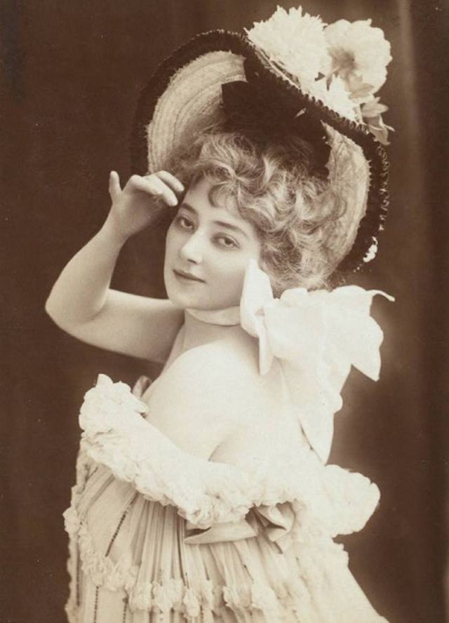 Beautiful Photos of Anna Held in the Late 19th and Early 20th Centuries ...