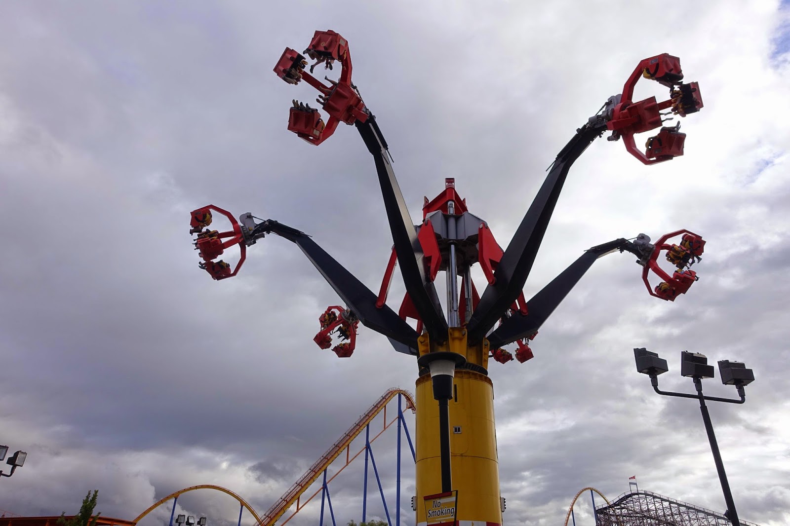 Malcolm's Can-Am Trip: Canada's Wonderland