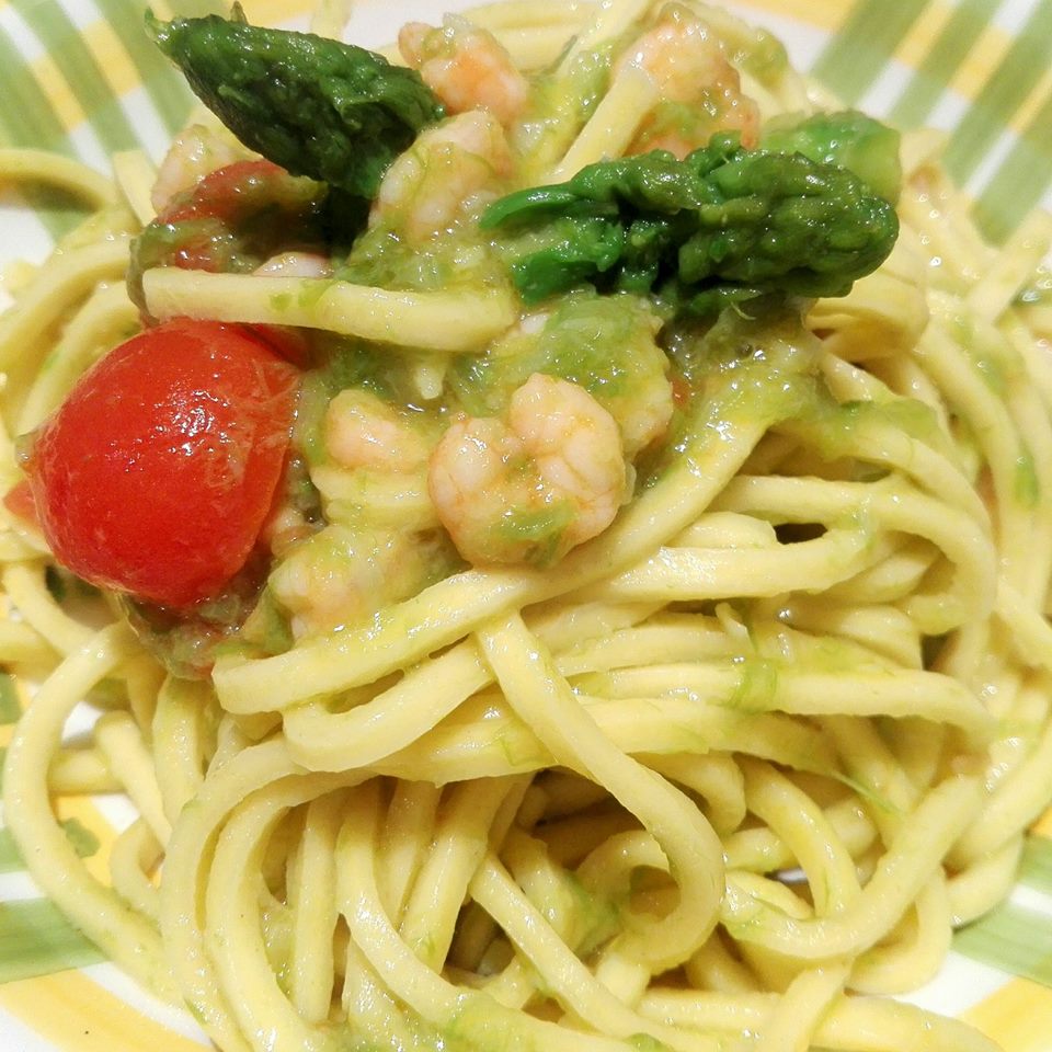 Le Ricette di Simona: SPAGHETTI FRESCHI ALL'UOVO CON ASPARAGI E GAMBERETTI