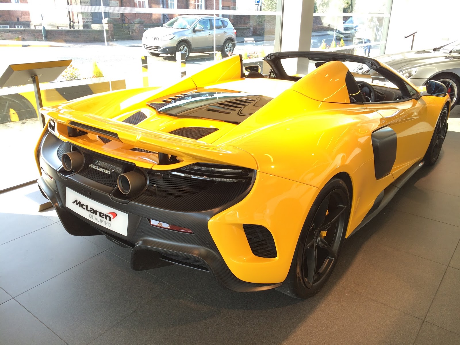 Dream Car Spotter: McLaren 675LT Spider 2016