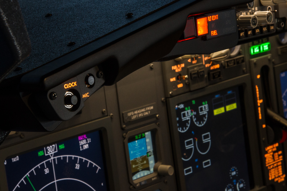 Boeing 737.800 simulator: Mike and clock switch at the bumpers