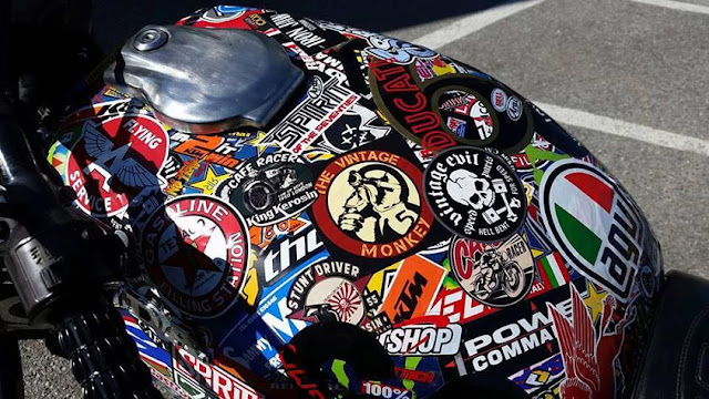 Mercenary Garage : Stickerbomb