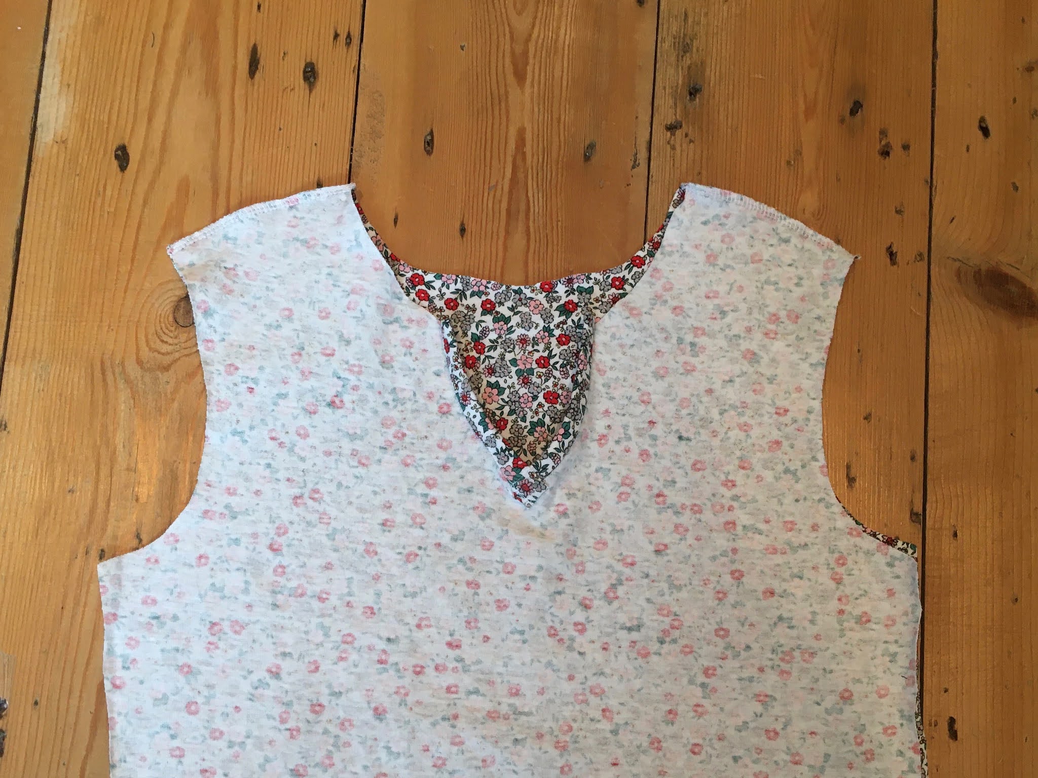 Lets Get Sewing: How to Sew a V-Notch Neckline