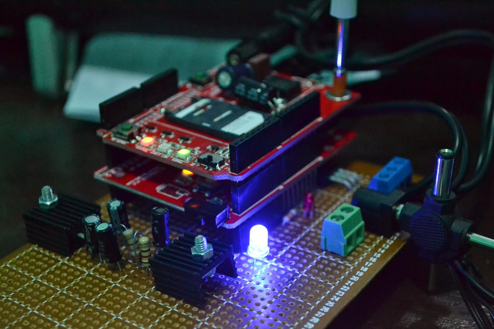 Kirk's Awesome Projects - ECE Rocks!: Gizduino (Arduino Clone) & GSM ...