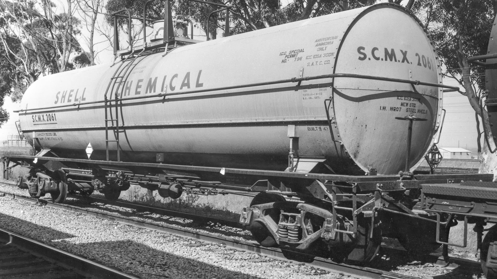 Prototype Railroad Topics: Shell Chemical Tank Cars - colors?