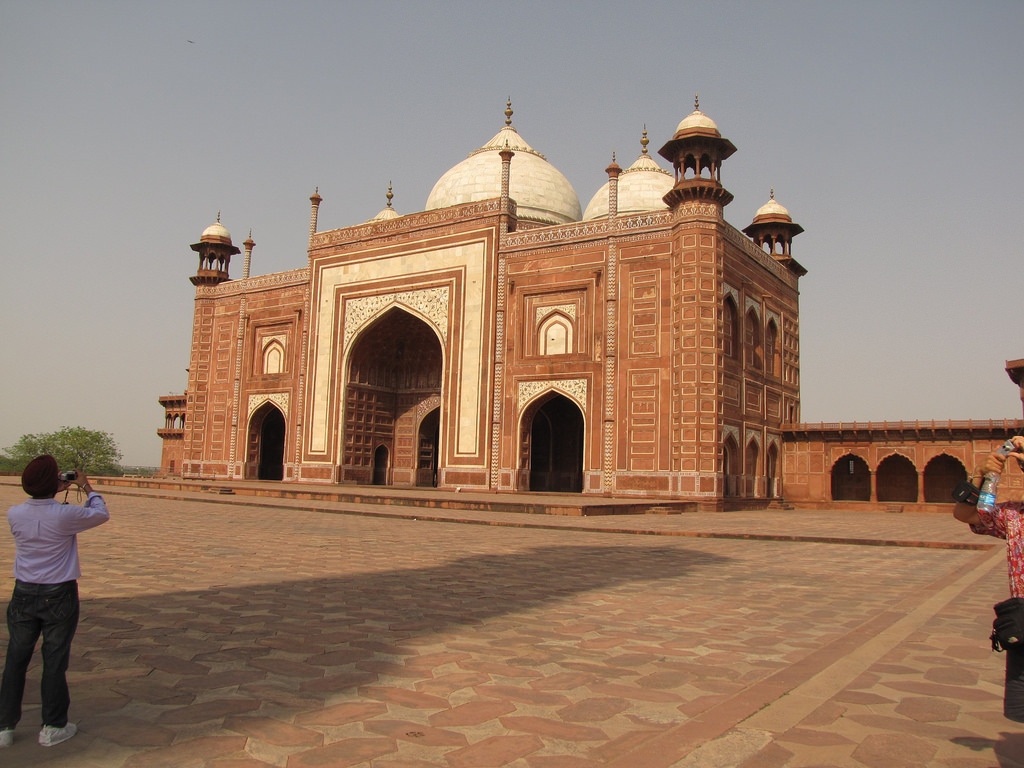 Taj Mahal, Beautiful Palace in India (with Map & Photos)