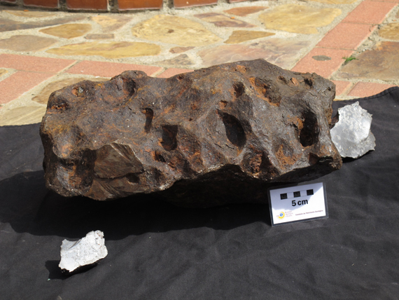 (D.H.F) Informaciones: Un meteorito de 100 kilos, en un bar de pueblo.