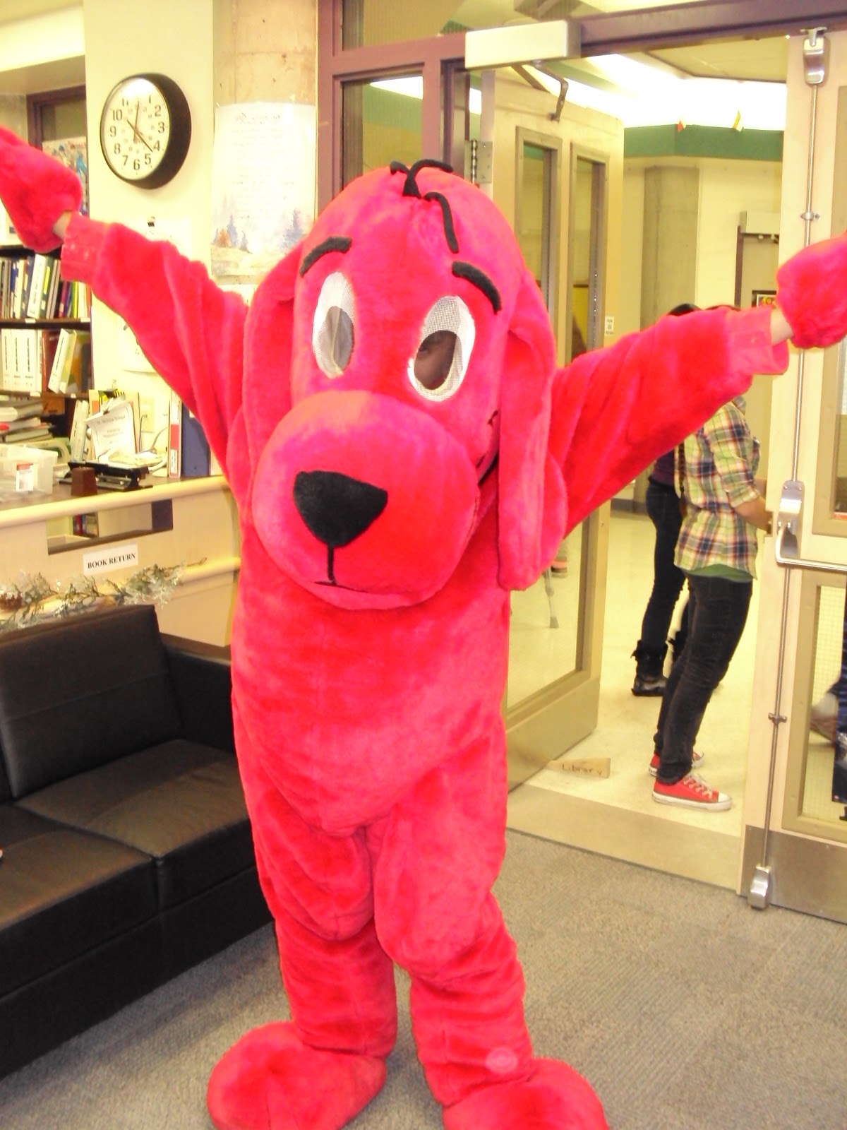 St. Monica MonaBlog: St. Monica Book Fair welcomes Clifford, The Big ...