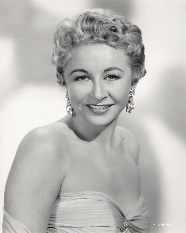 Beautiful Photos of Czech Figure Skater and Actress Vera Ralston in the ...