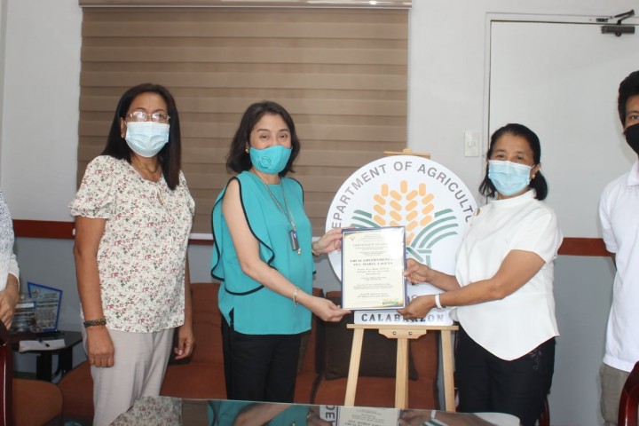 DA-4A grants P5M worth of poultry multiplier breeder farm to LGU Sta ...