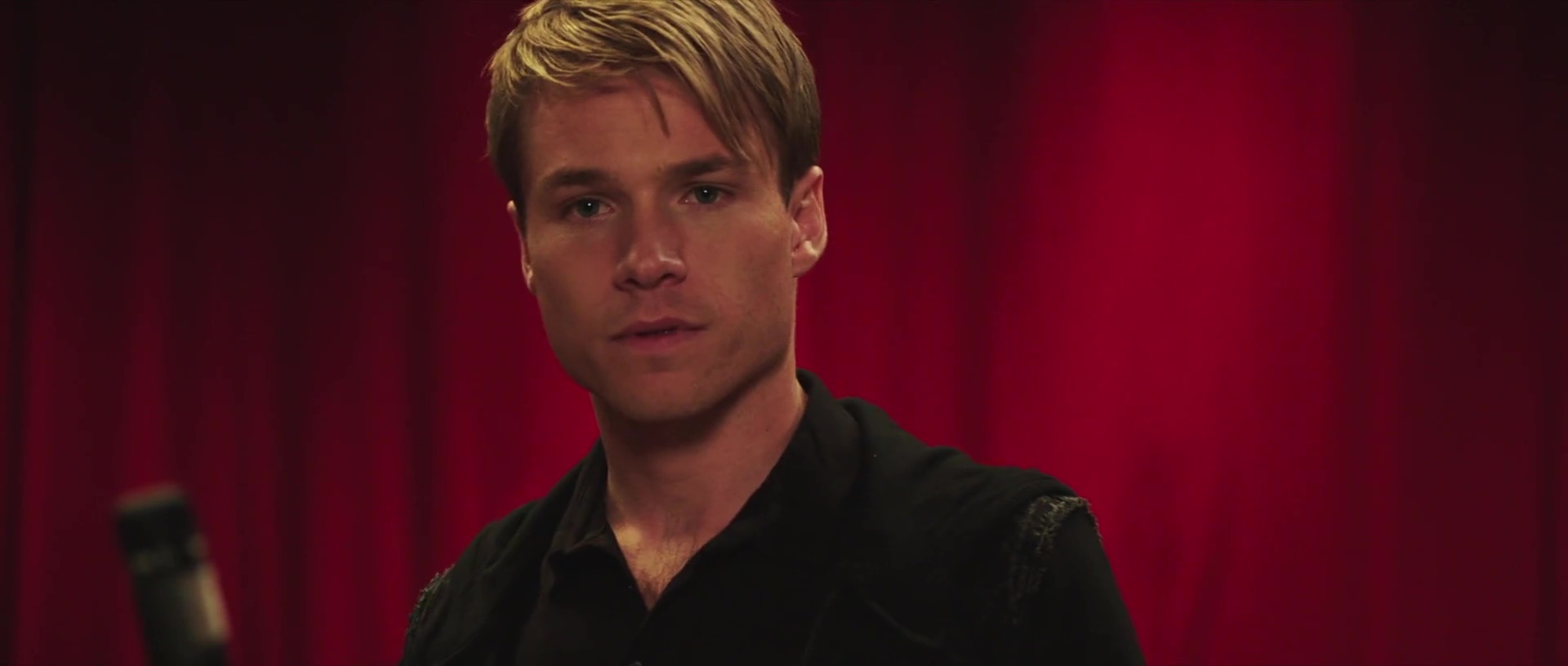 ausCAPS: Sam Clark shirtless in Tell Me I Love You