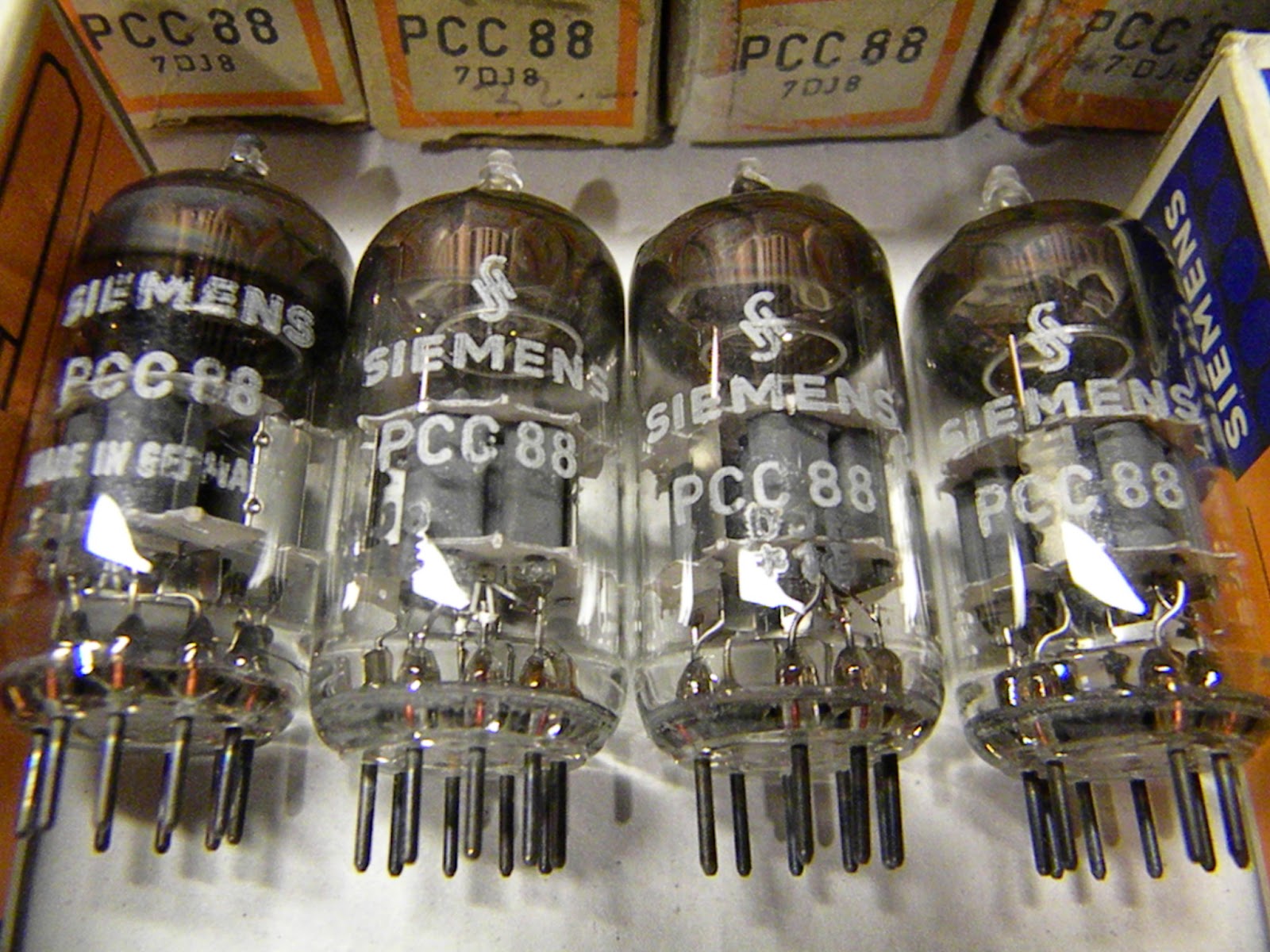 NOS Tube Store: SIEMENS & HALSKE PCC88 / 7DJ8