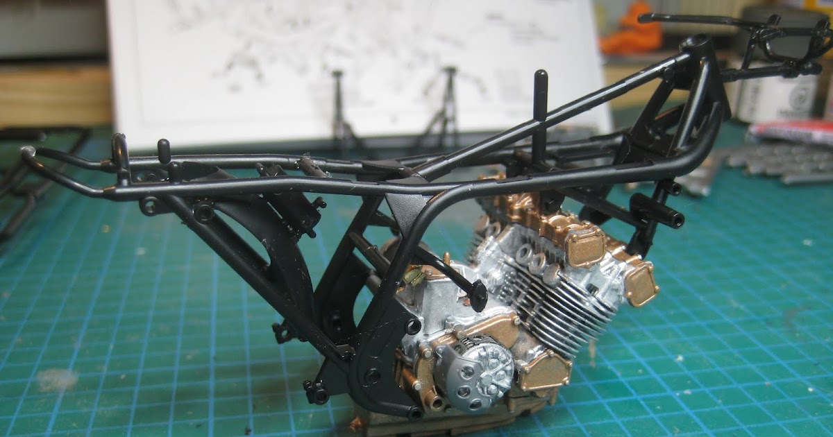 24th-scale: Honda RC166: Engine and frame