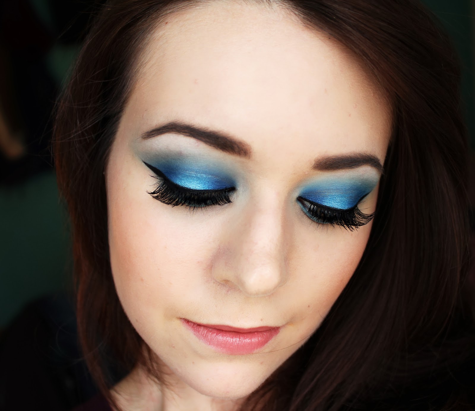 "Bright & Intense blue" make-up | 10 ways to wear makeup
