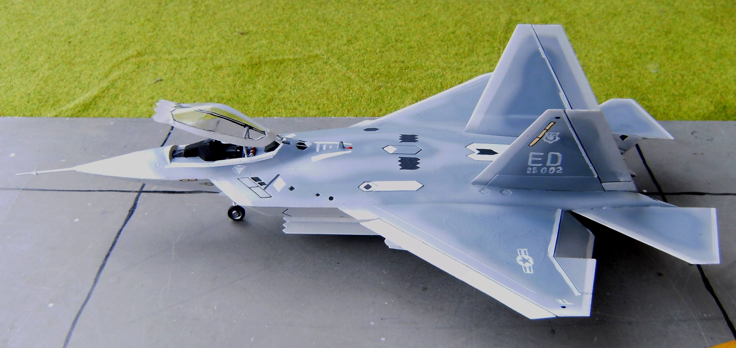 Happyscale-Modellbau: Lockheed Martin F-22 Raptor - Revell 1/72