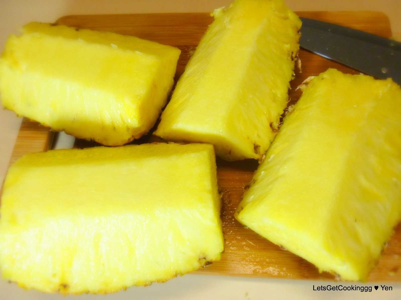 LetsGetCookinggg ♥ Yen: How to Cut a Pineapple -- Method 2