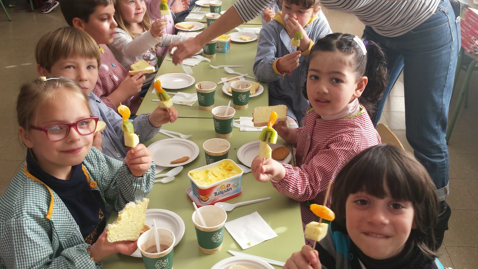 ESCOLA ÀNGELA ROCA - CICLE INICIAL: ESMORZARS SALUDABLES!
