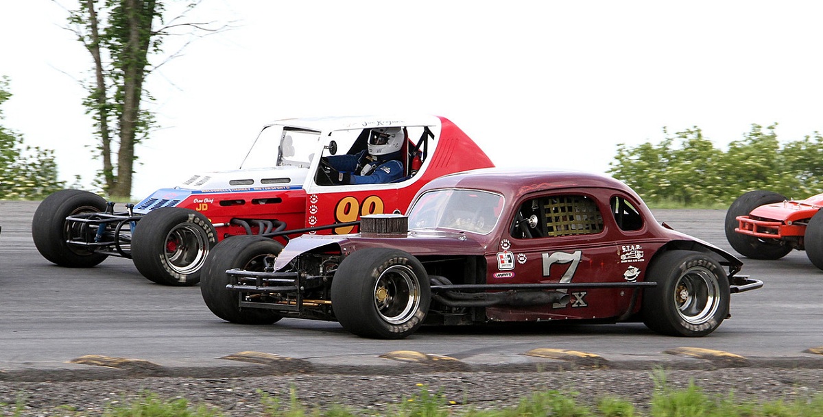 Oval Racing Stock car style in Québec, Ontario and New England States ...