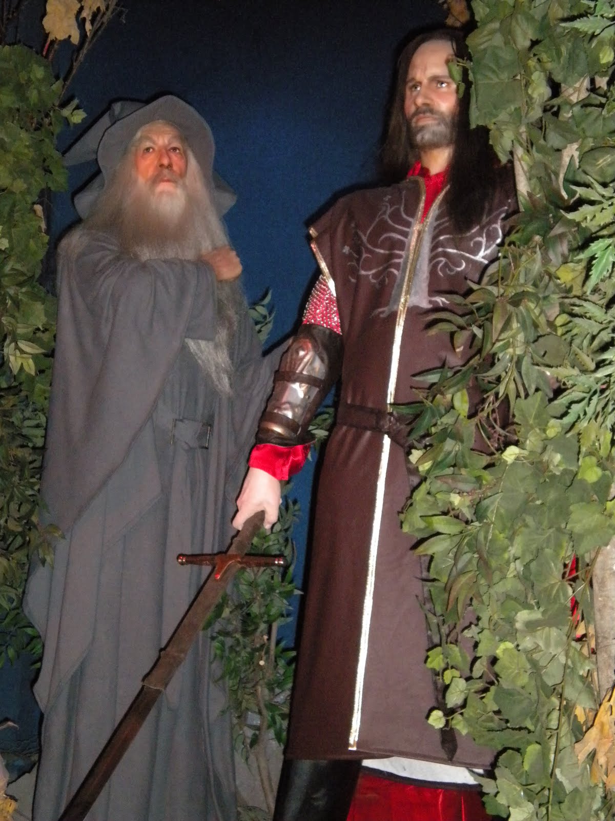 Behr Blather: Bear Searches for the Famous