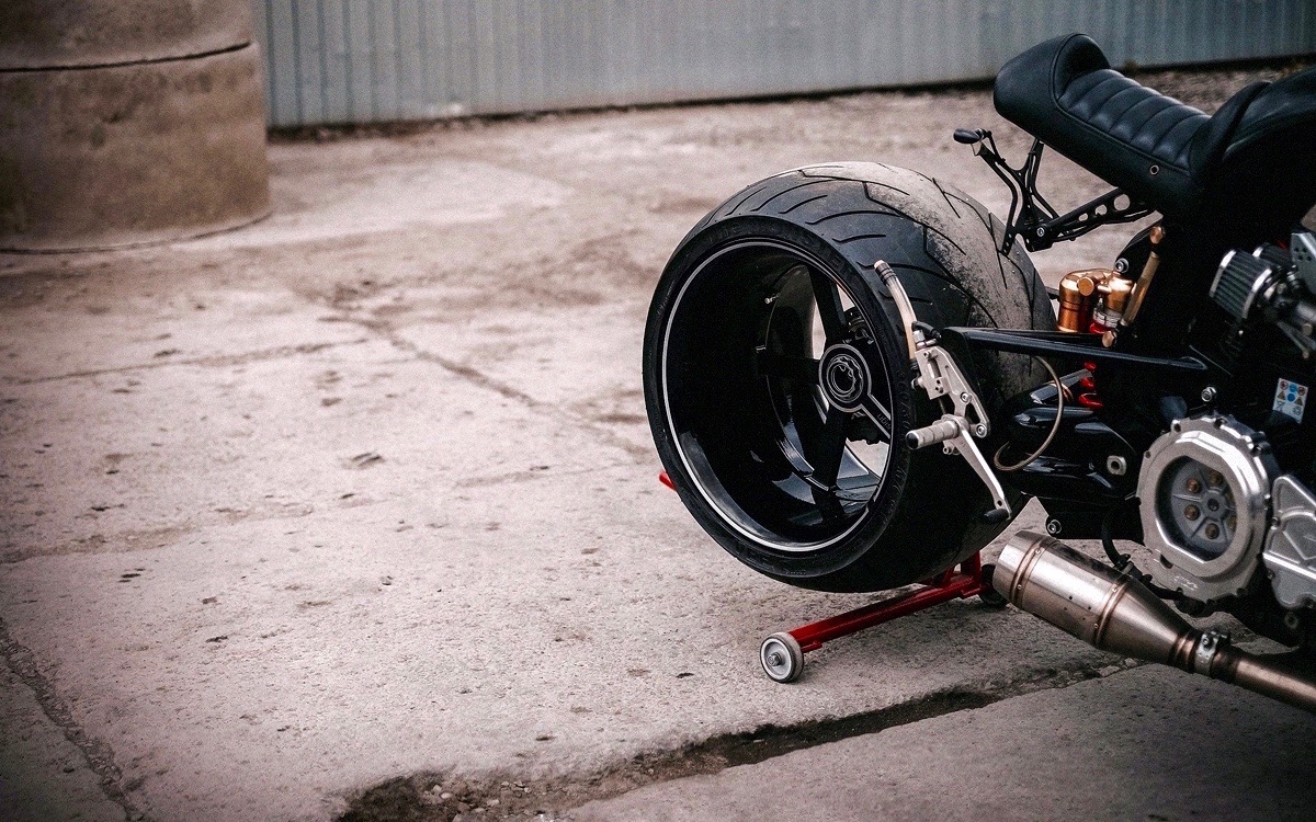 The fat Gixxer - Inazuma café racer