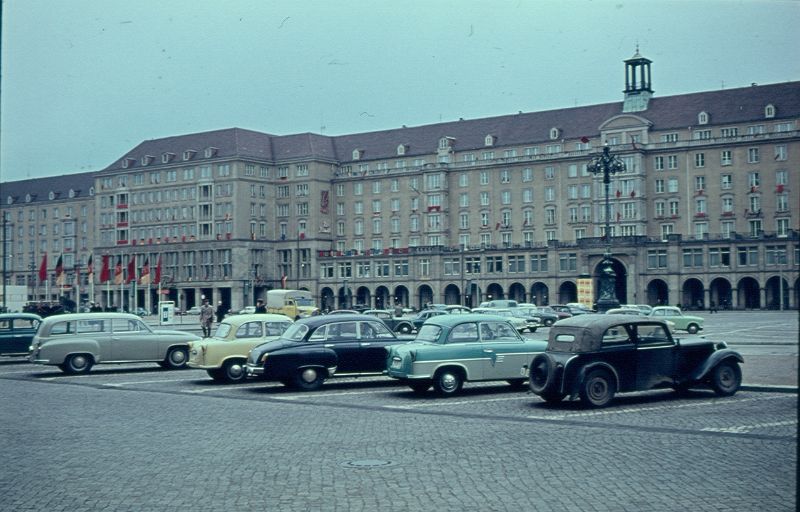 Color Photos That Capture Street Scenes of East Germany in 1960 ...