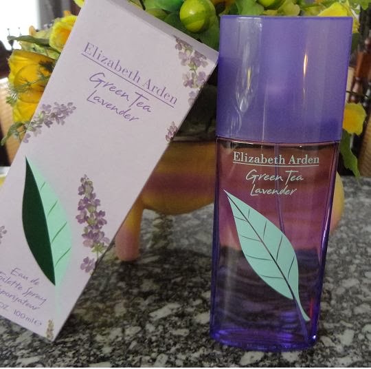 A fragrância é refrescante e relaxante. Em sua composição estão as ...