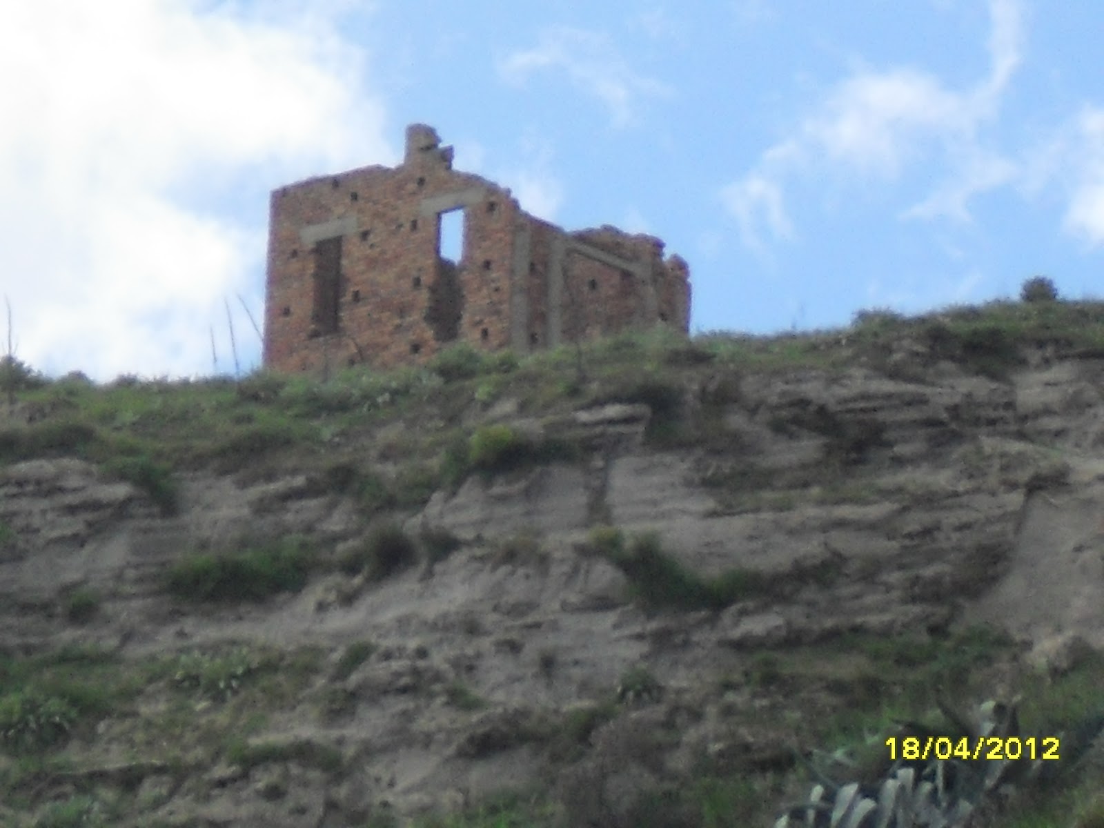 Salvatore Claudio Cosimo: Rocca di Neto : Incuria e degrado nel sito ...