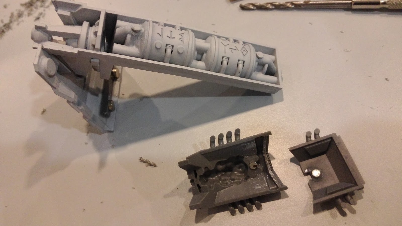 Die mold line, die!: WH40K Space Wolves - Stormfang/Stormwolf conversion