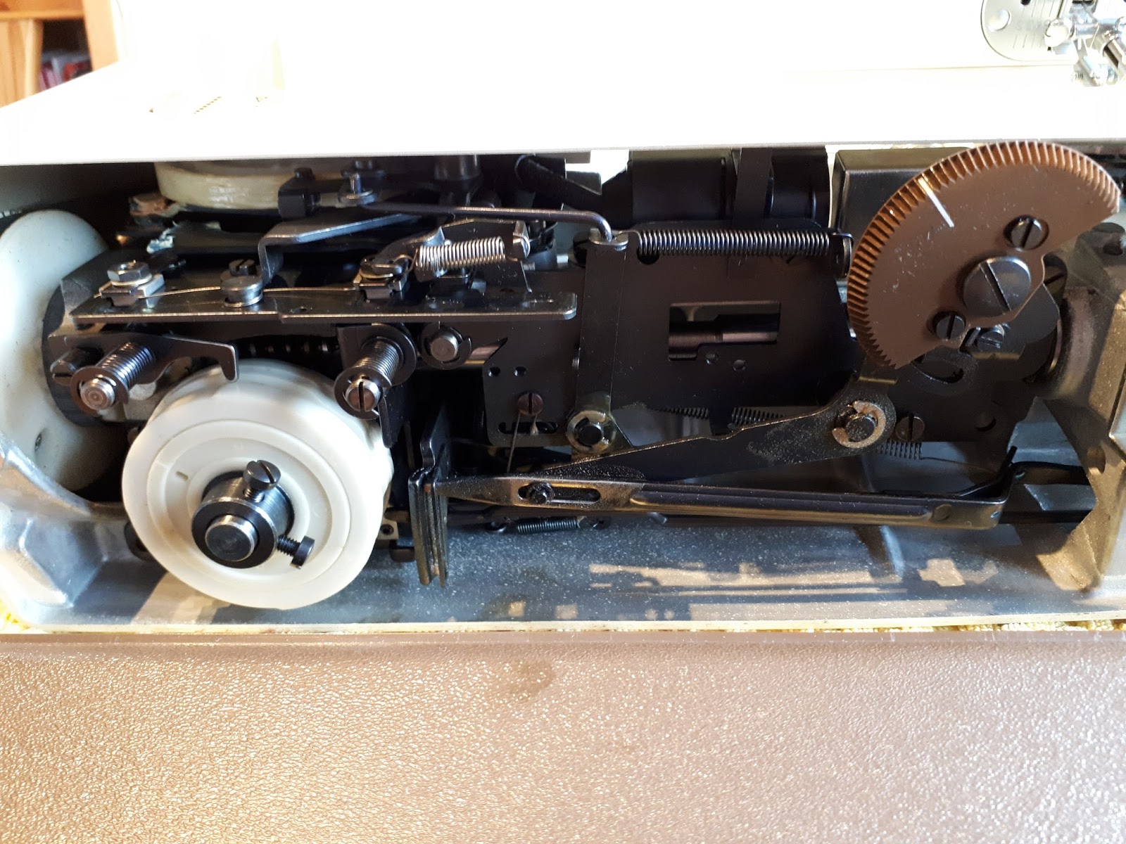 AnnieK.s Krimskramspalast: Nachtrag zur Singer 1411