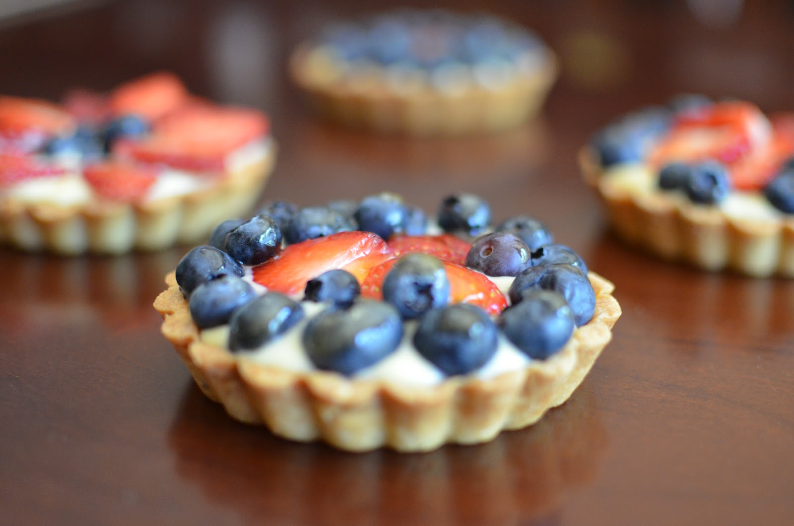 Playing with Flour: Mini fruit tarts for moms