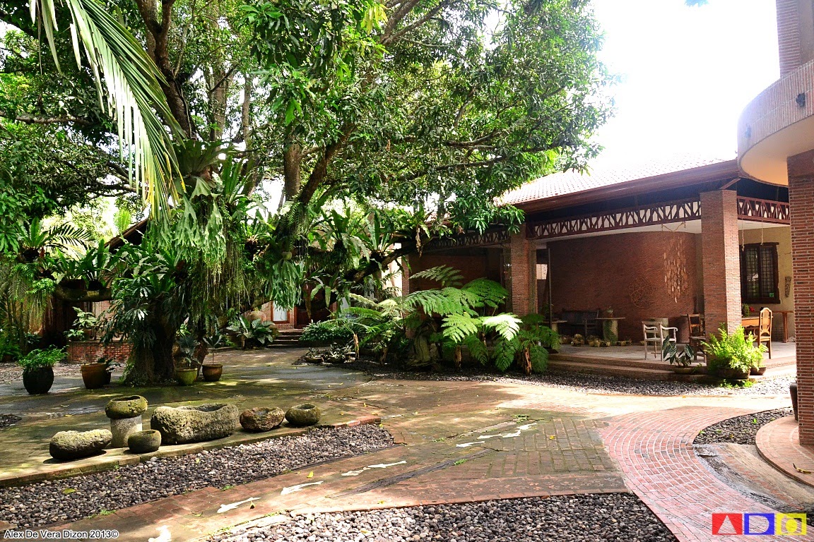 lafanggero: Tiaong, Quezon: Ugu Bigyan Potter's Garden