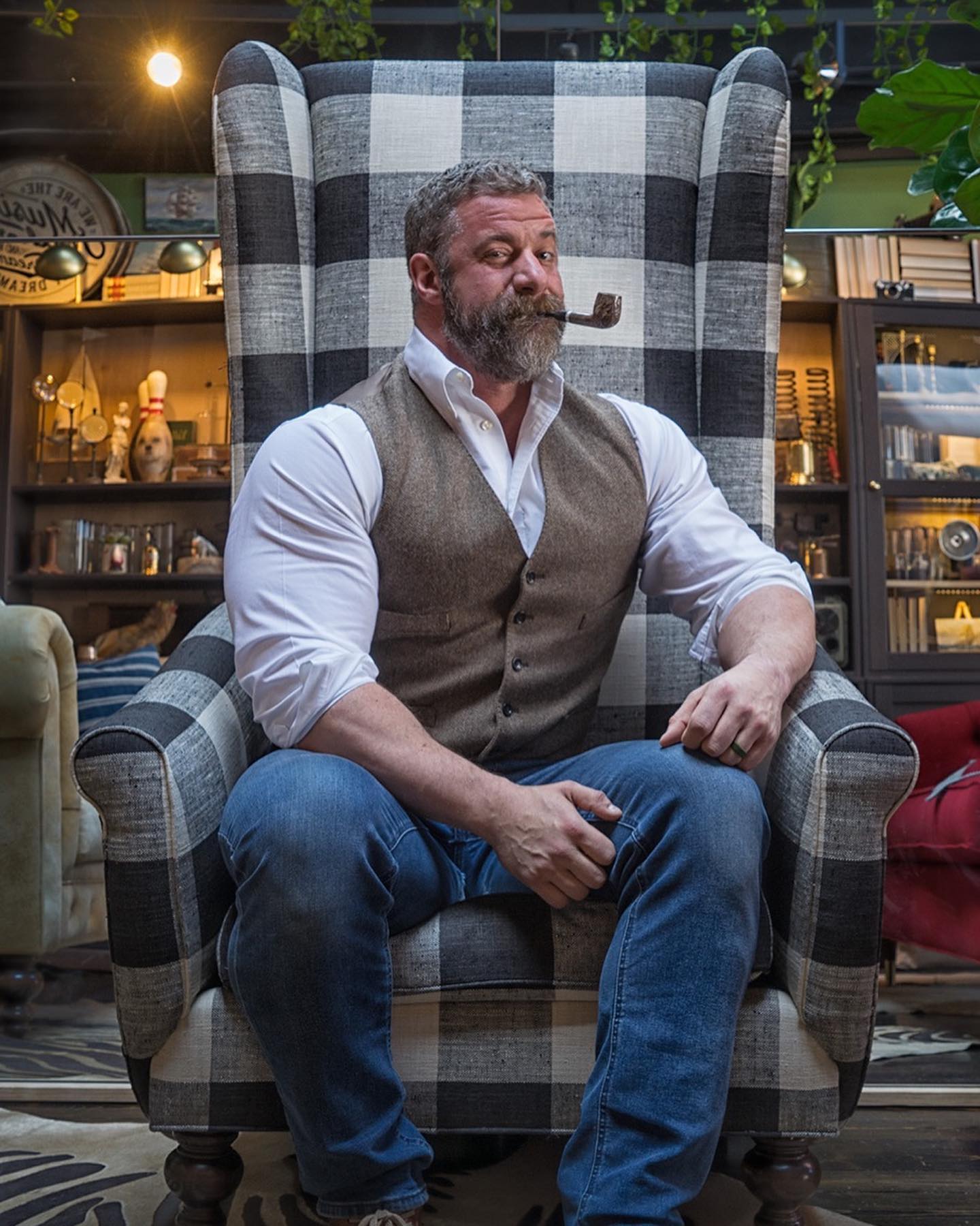 Muscle Lover: Giant American musclebear Chris Stout-Hazard