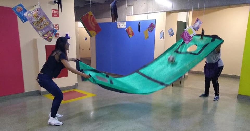 A ARTE DE EDUCAR E ENCANTAR : Futebol de pano, feito com TNT