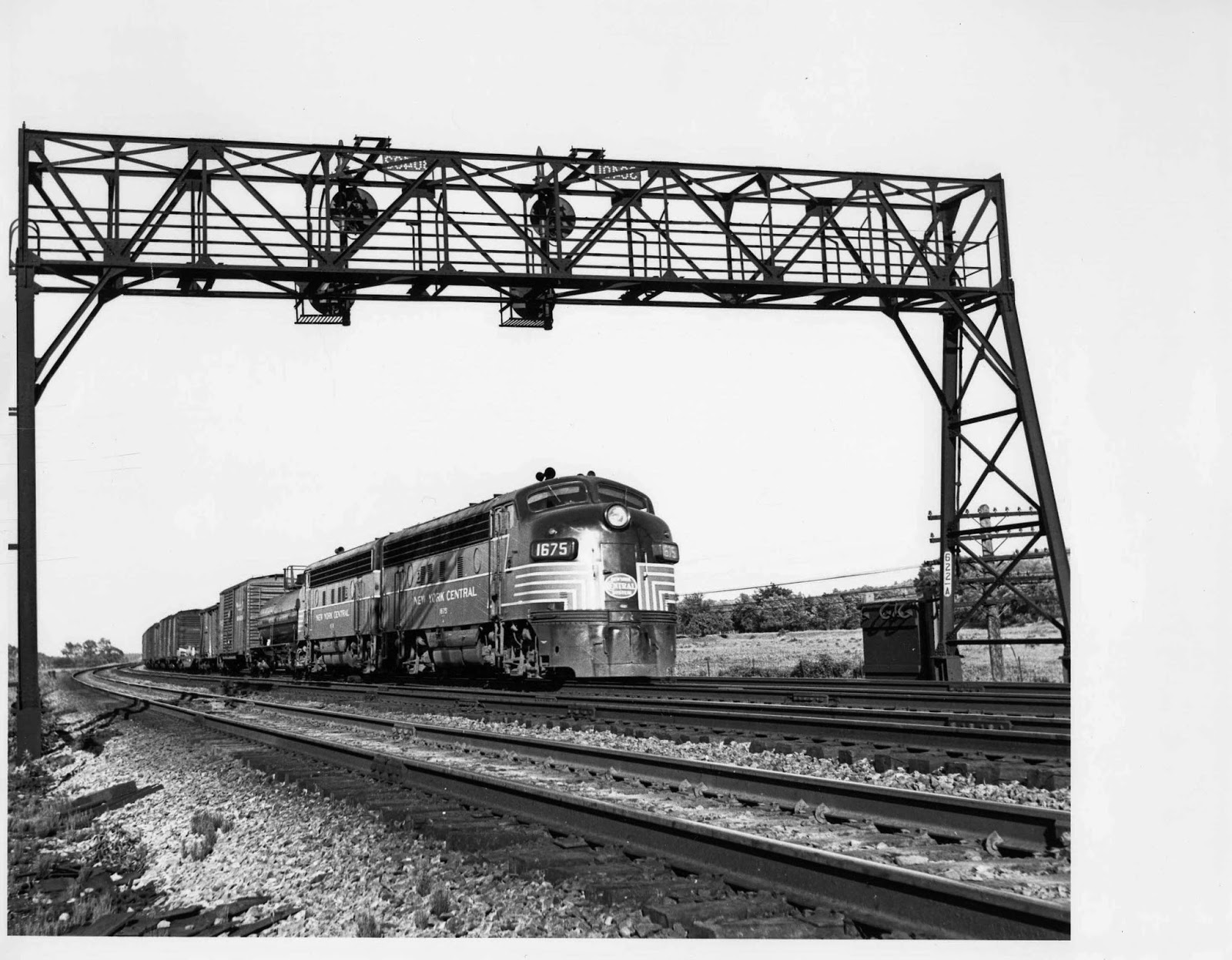 Vintage Railroad Pictures: Westbound freight near Syracuse, 1950s