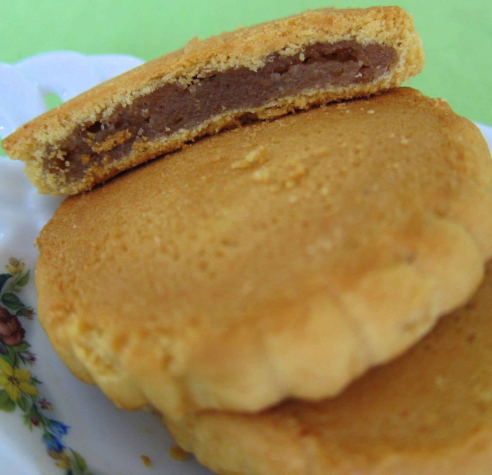 Traditional Chinese Cakes and Biscuits @ Hua Bee 和美 Bakery in Tangkak ...