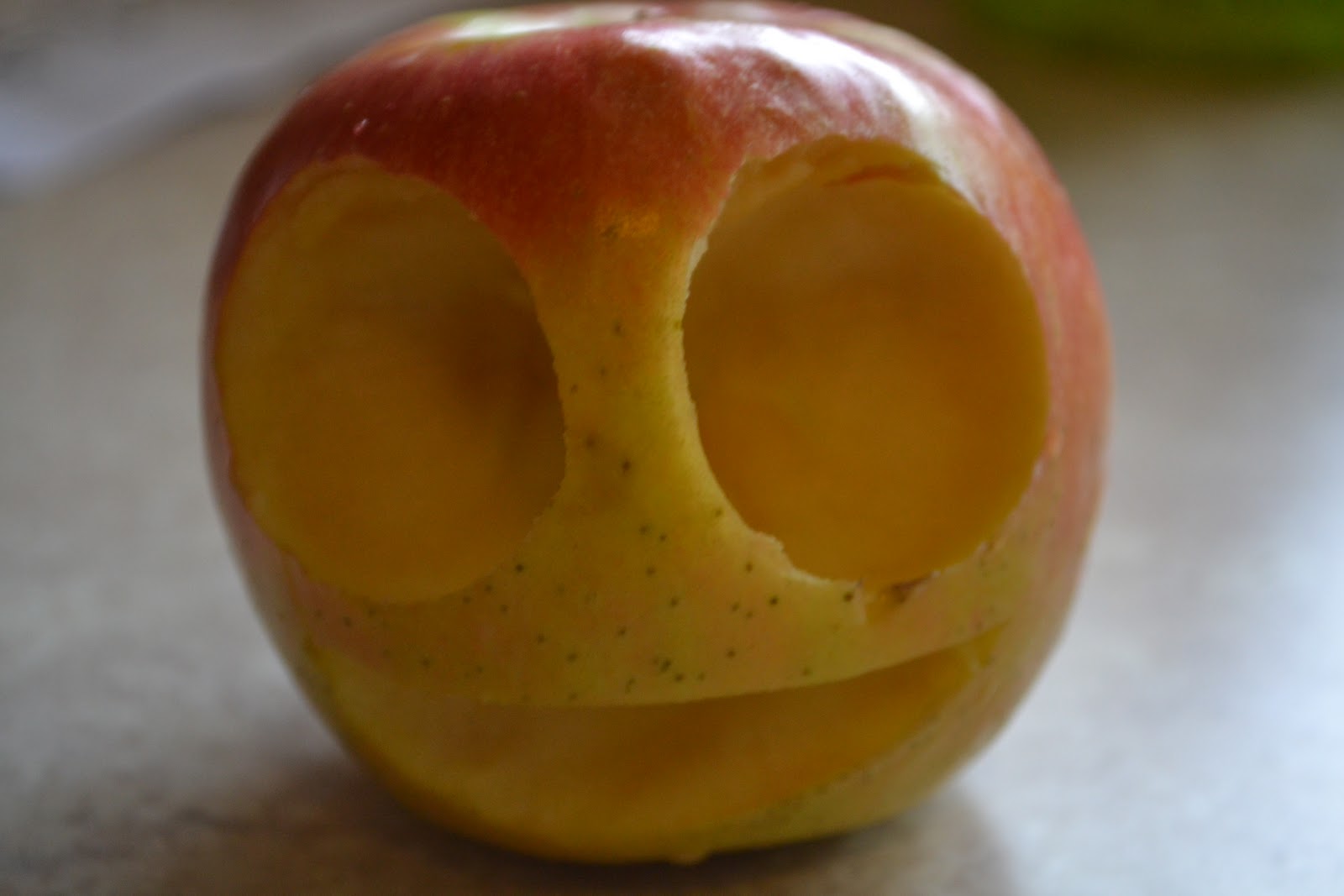 White Verandah: Scary halloween apple guys