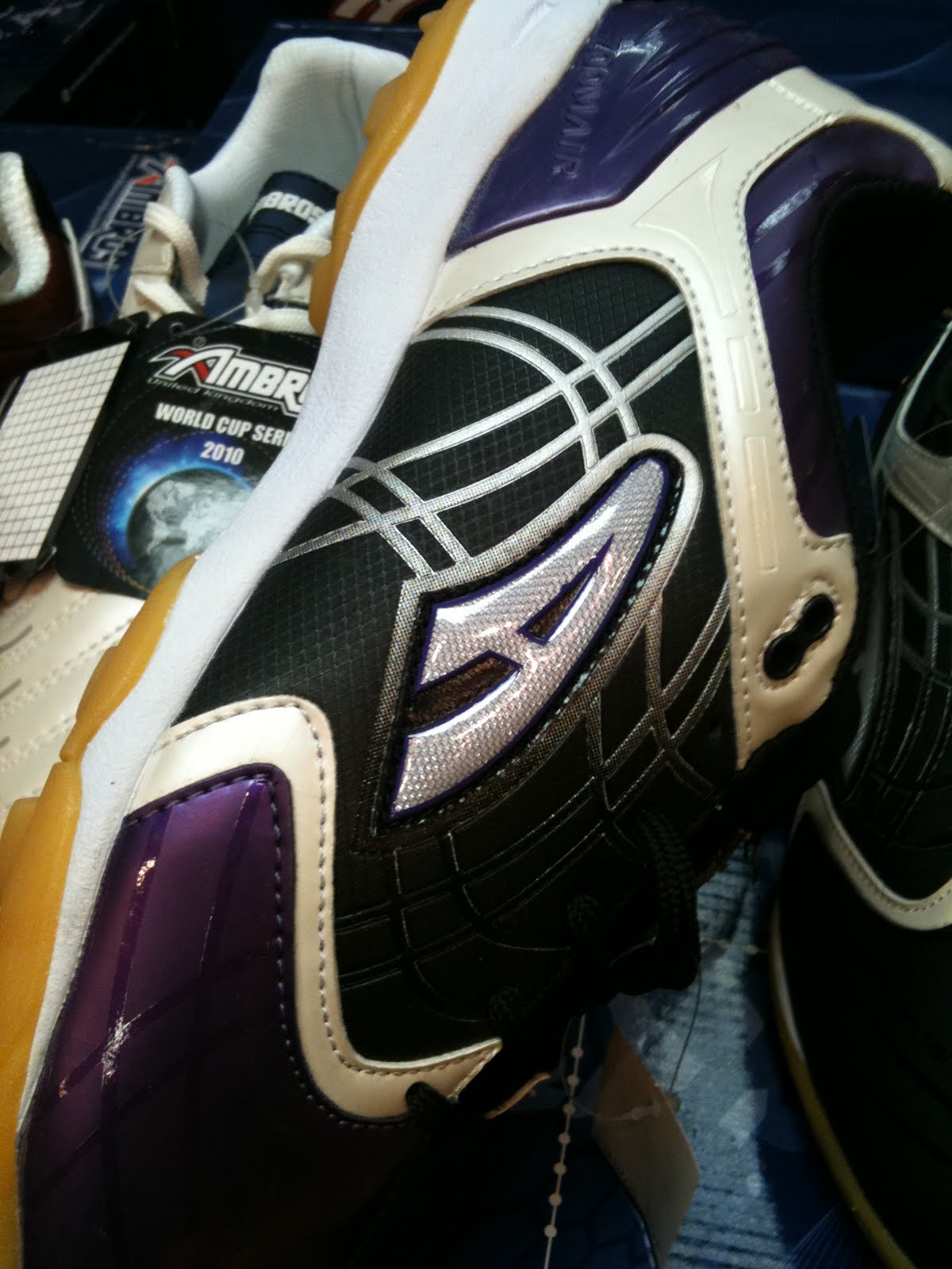 Golf Shack: Use Astro Turf Futsal Shoes as your Alternative Golf Shoes!