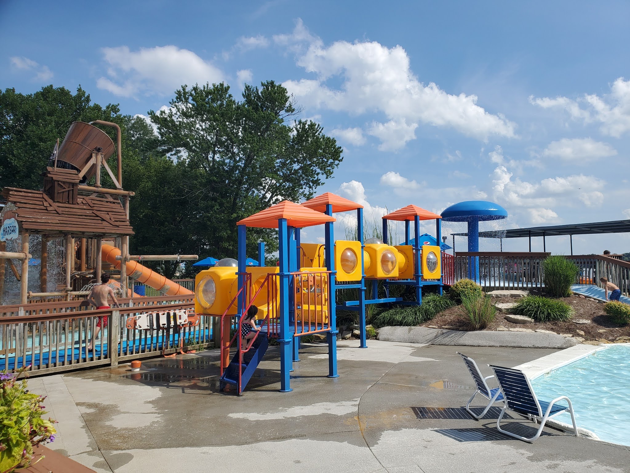 Play St. Louis: Raging Rivers Waterpark, Grafton