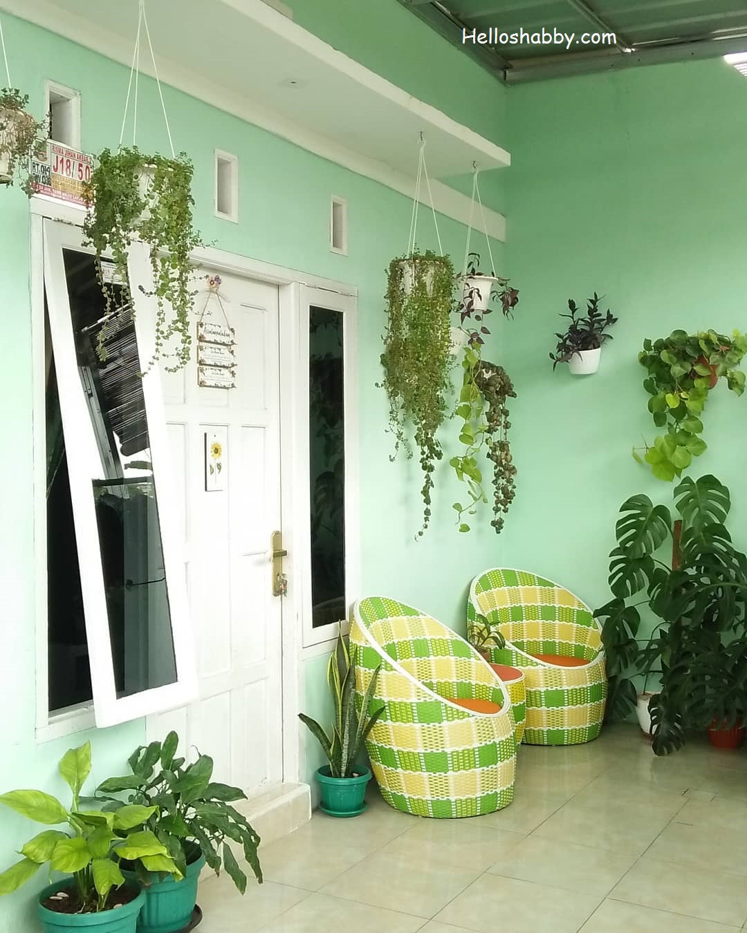 6 Teras Rumah Minimalis Dengan Tanaman Gantung yang Indah Dipandang ...