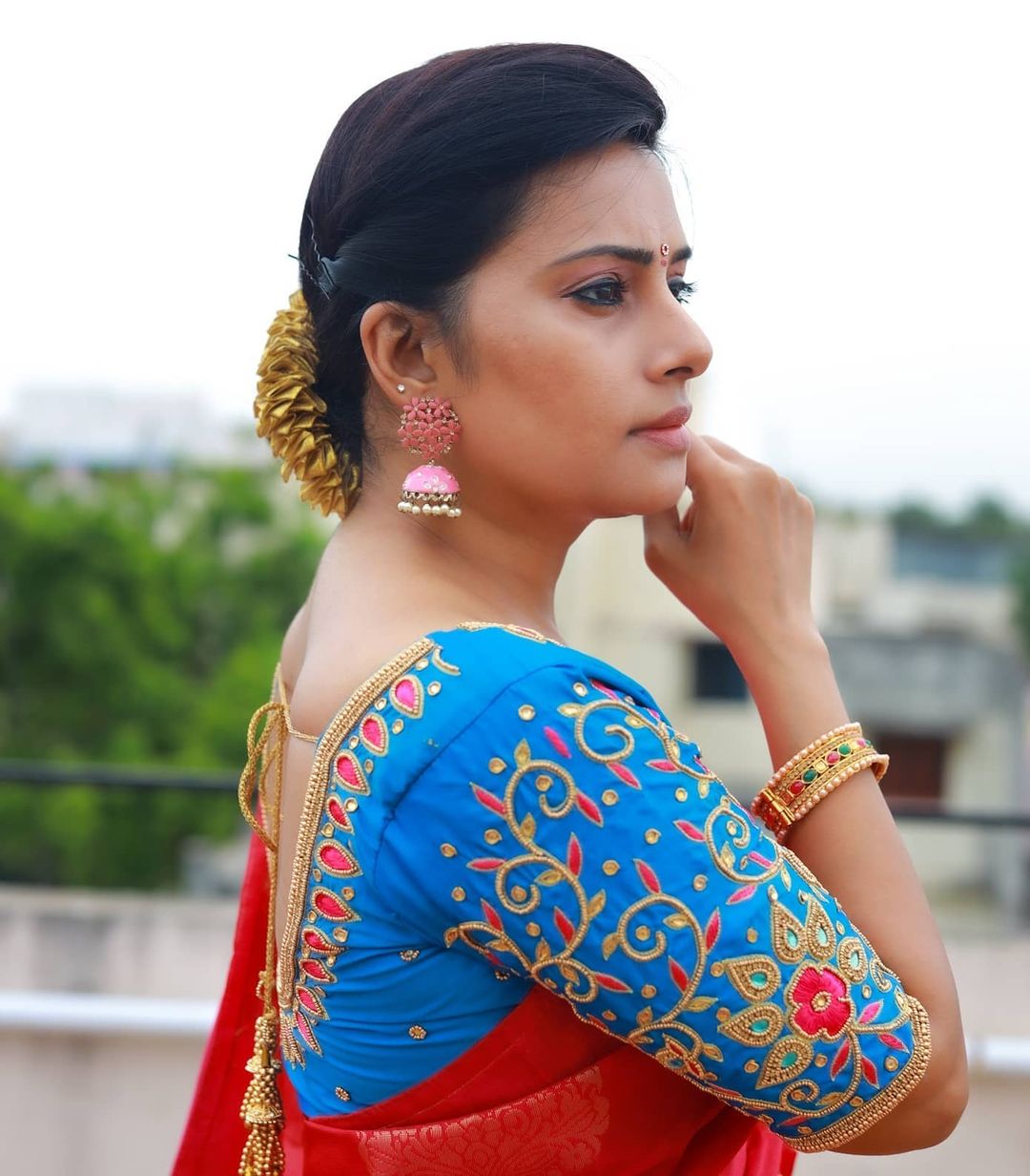 Sruthi raj very cute & lovely pics in saree