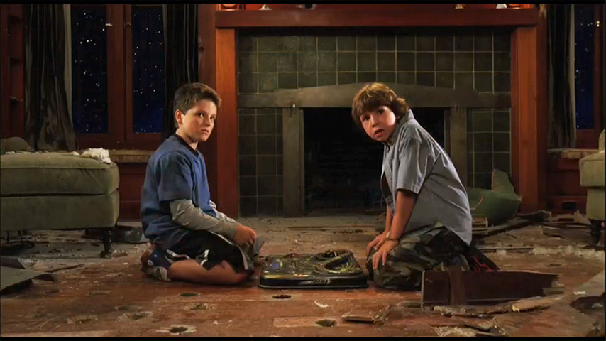 Esan Ruth's Blog (Tons of Adventures): Jumanji vs. Zathura