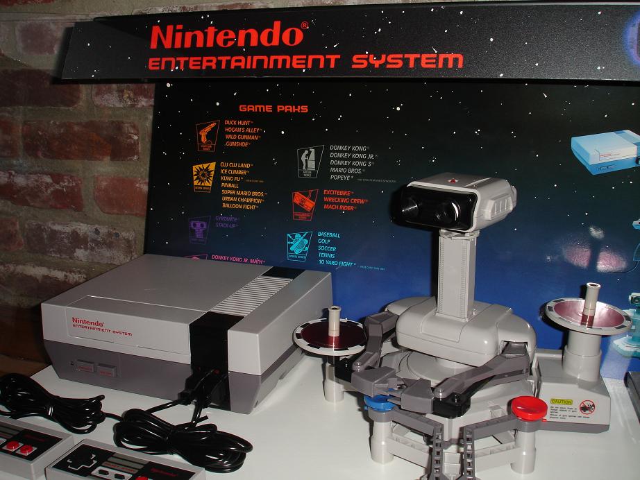 The Videogames Museum: R.O.B. EL ROBOT - GYROMITE Y STACK UP (NES)