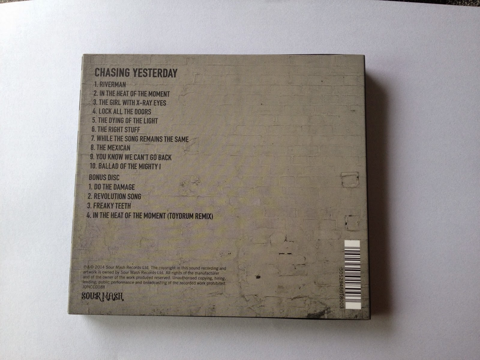 High Flying Birds Collector: Album - Chasing Yesterday (UK Deluxe Edition)