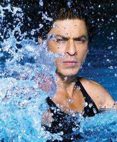 Shirtless Bollywood Men: King Khan's bulging biceps: Ganji time! SRK in ...