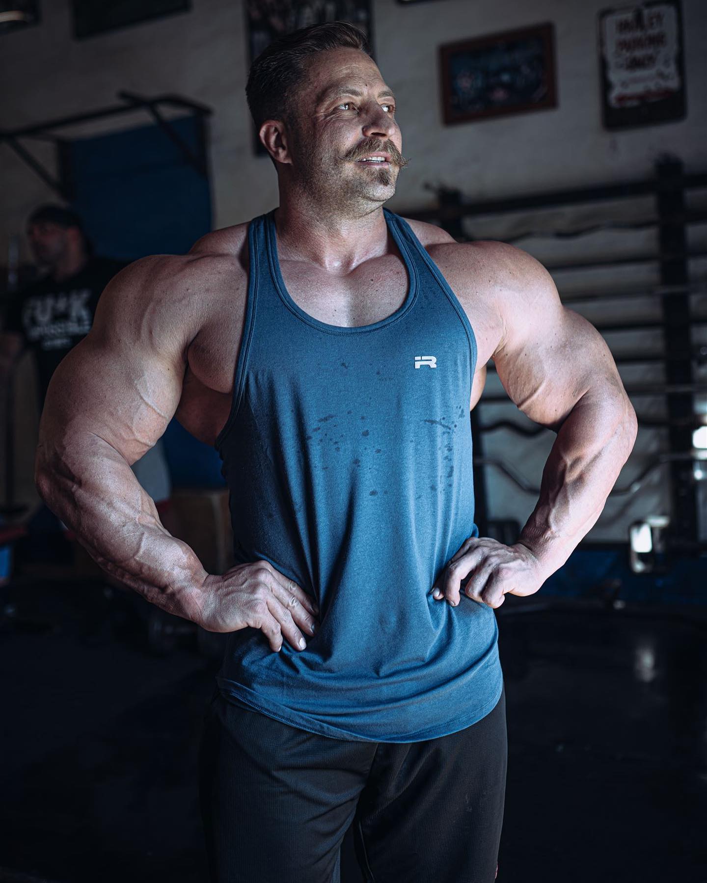 Muscle Lover: American IFBB Pro bodybuilder Luke Carroll