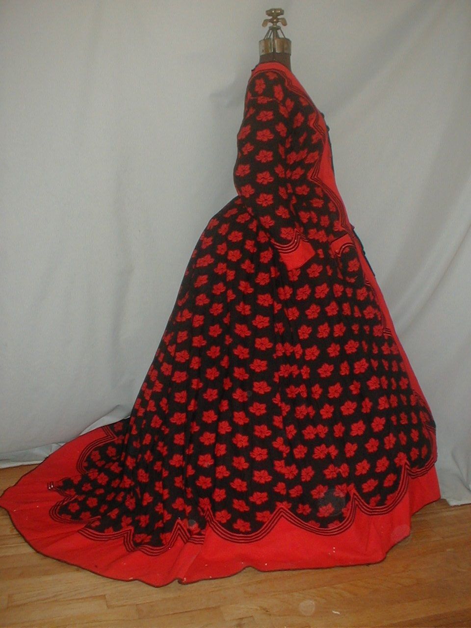 All The Pretty Dresses: Mid 1860's Red and Black Wrapper Gown