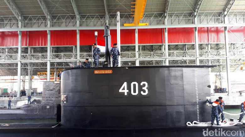 DEFENSE STUDIES: KRI Nagapasa 403 Tiba di Surabaya