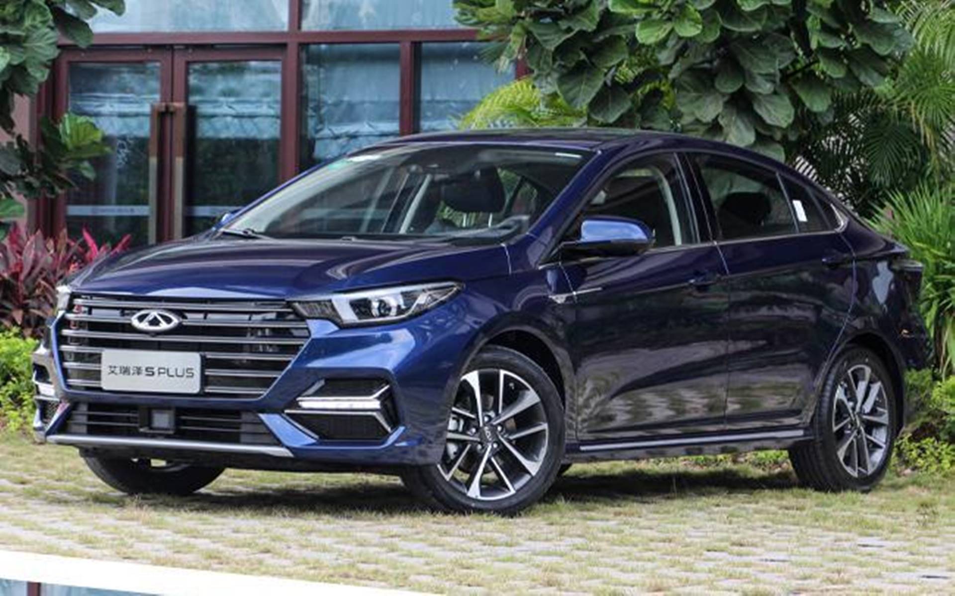 Chery Arrizo 6 ganha facelift para a linha 2021 - China