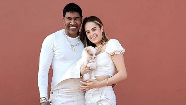 Cantante Omega anuncia será padre por séptima vez